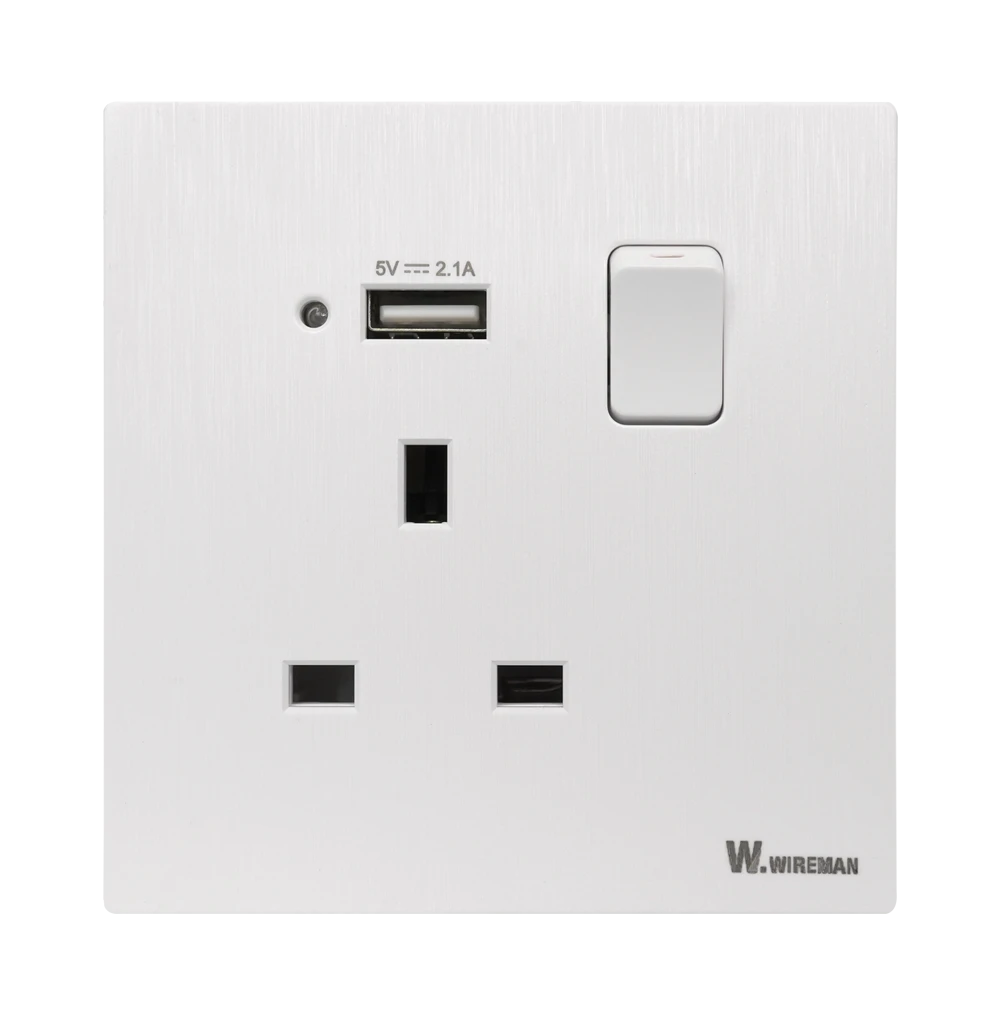 Wireman Infinity White 13A Socket Outlet + 2.1A USB - elecshop.lk